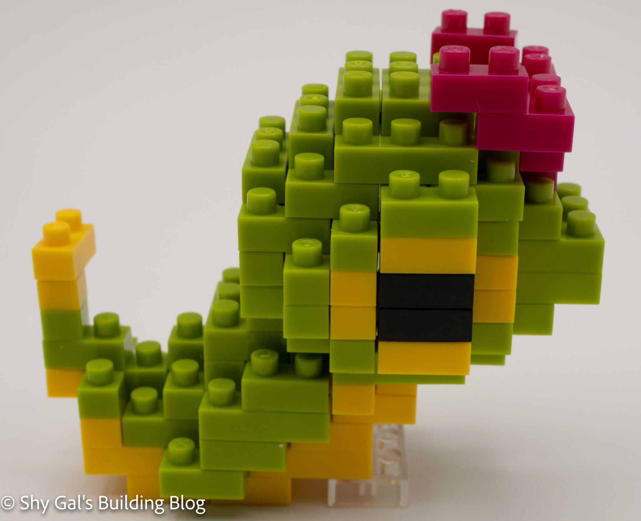 Review nanoblock Caterpie and Pokeball - Shy Gal’s Building Blog