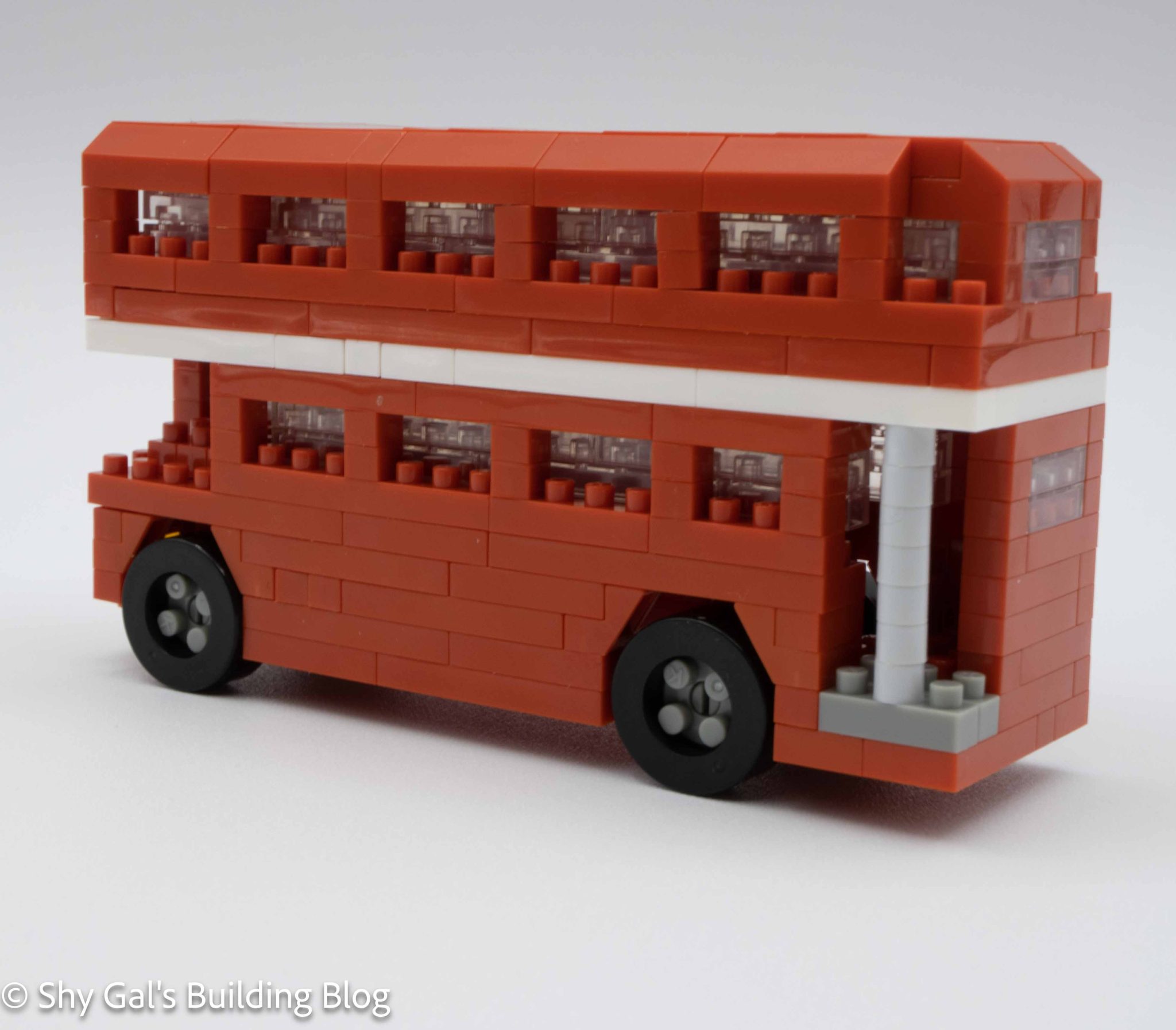 Review of nanoblock London Bus NBH_113 - Shy Gal's Building Blog