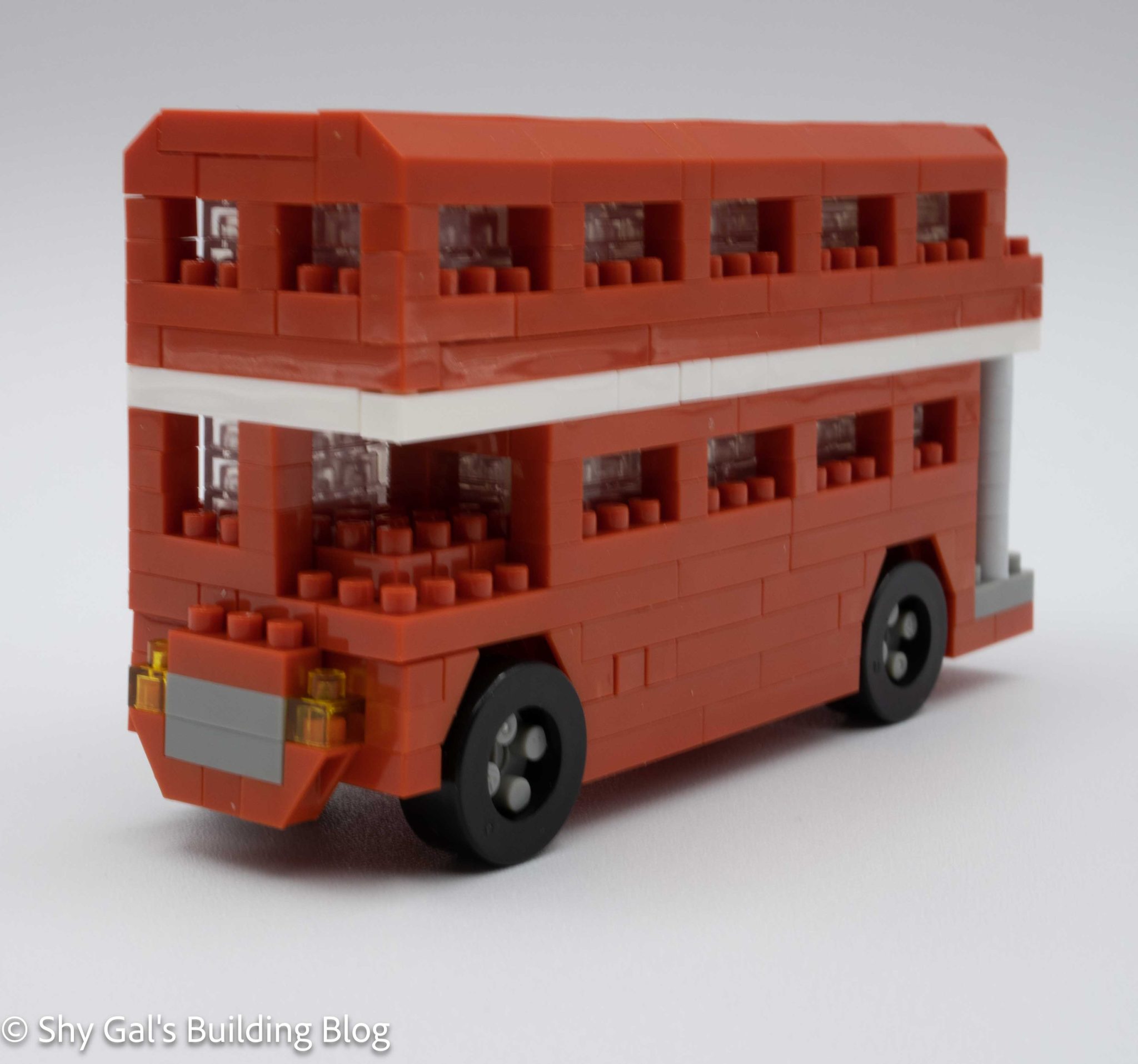 Review of nanoblock London Bus NBH_113 - Shy Gal's Building Blog