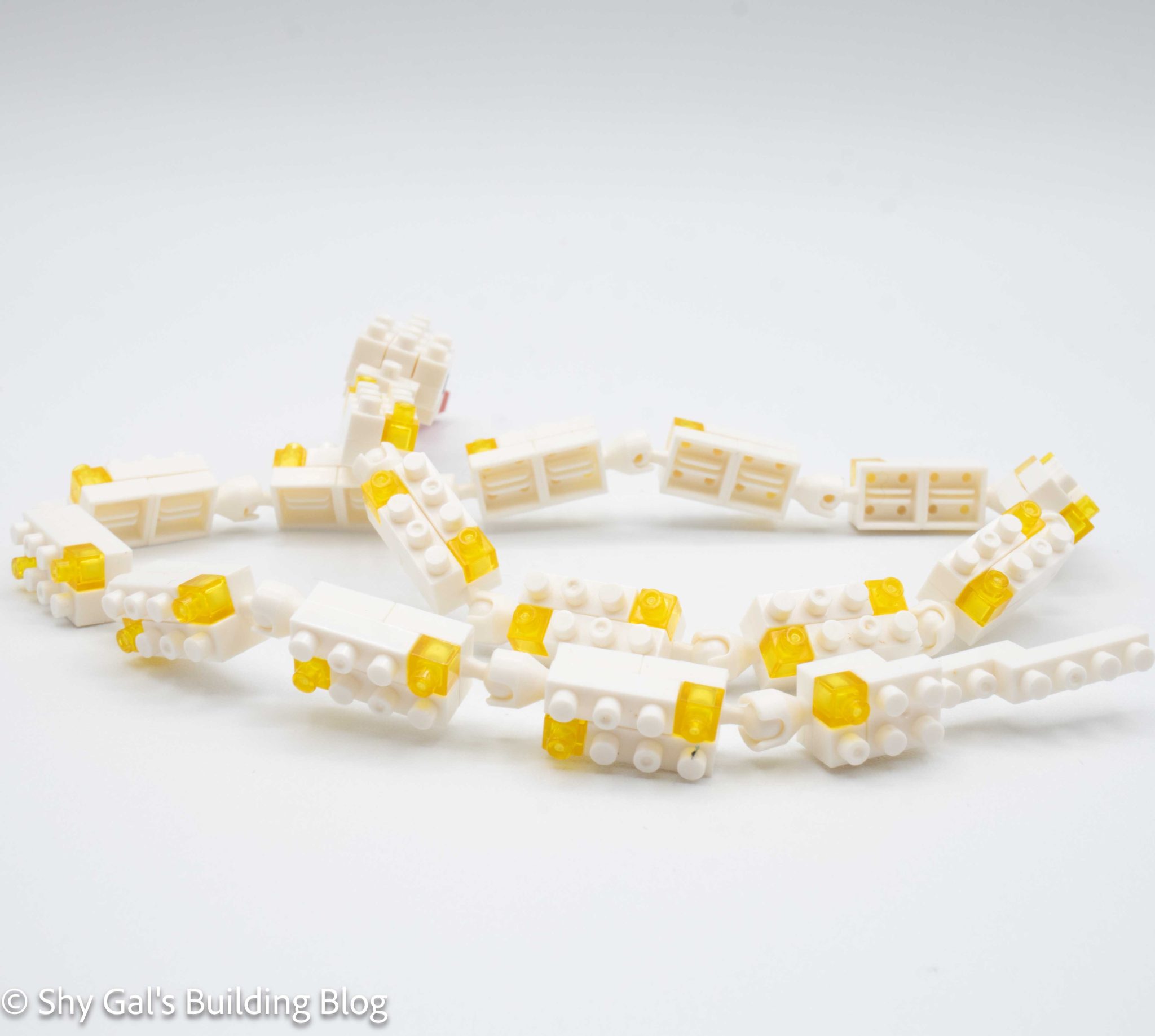 Review of nanoblock White Snake - Shy Gal's Building Blog