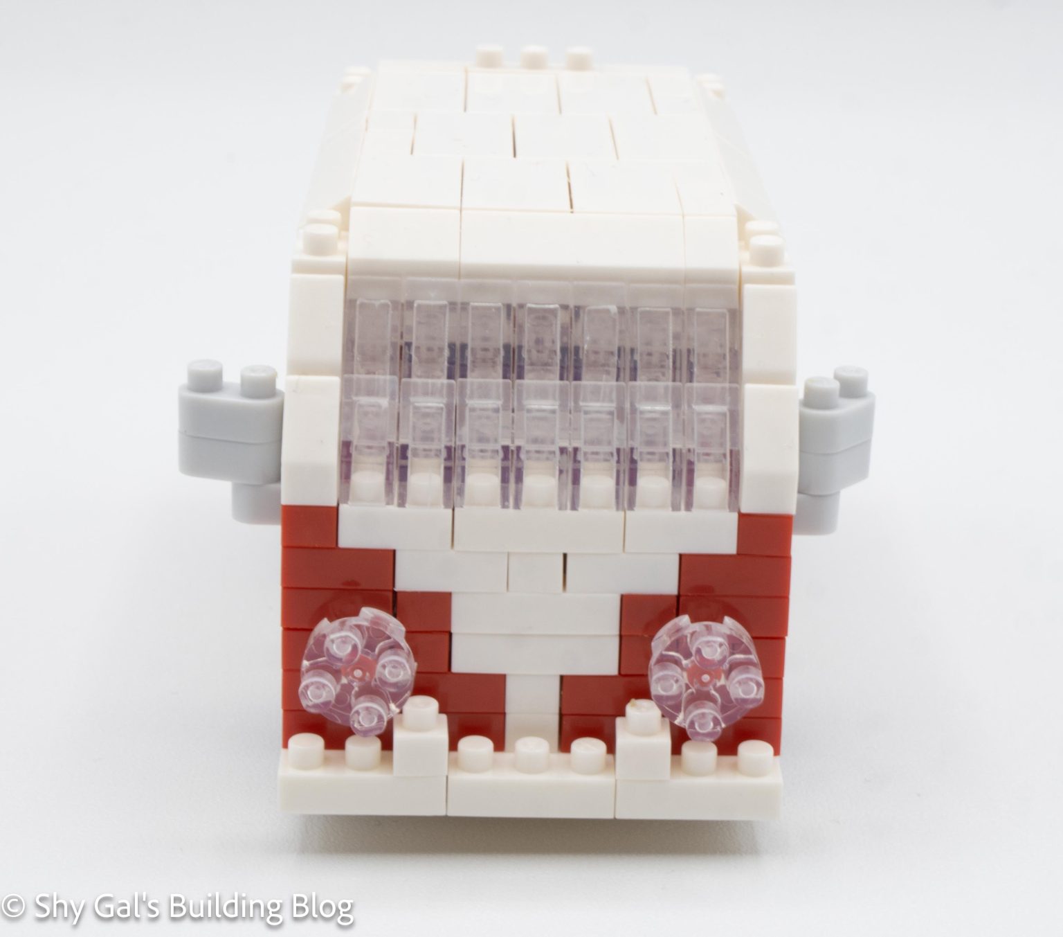 Review of nanoblock Minivan NBH_142 - Shy Gal's Building Blog